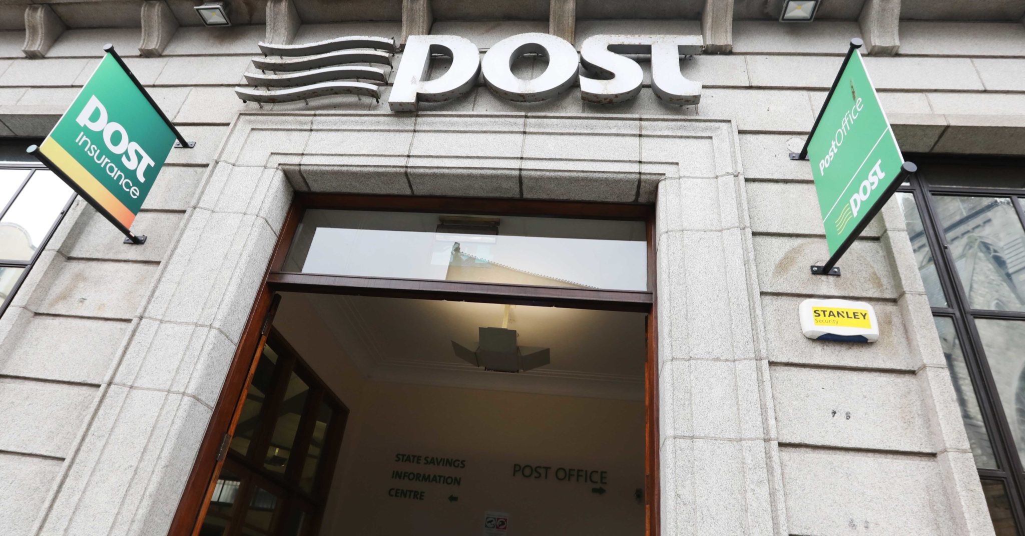 Gardaí issue appeal after armed robbery at Cork post office | Newstalk