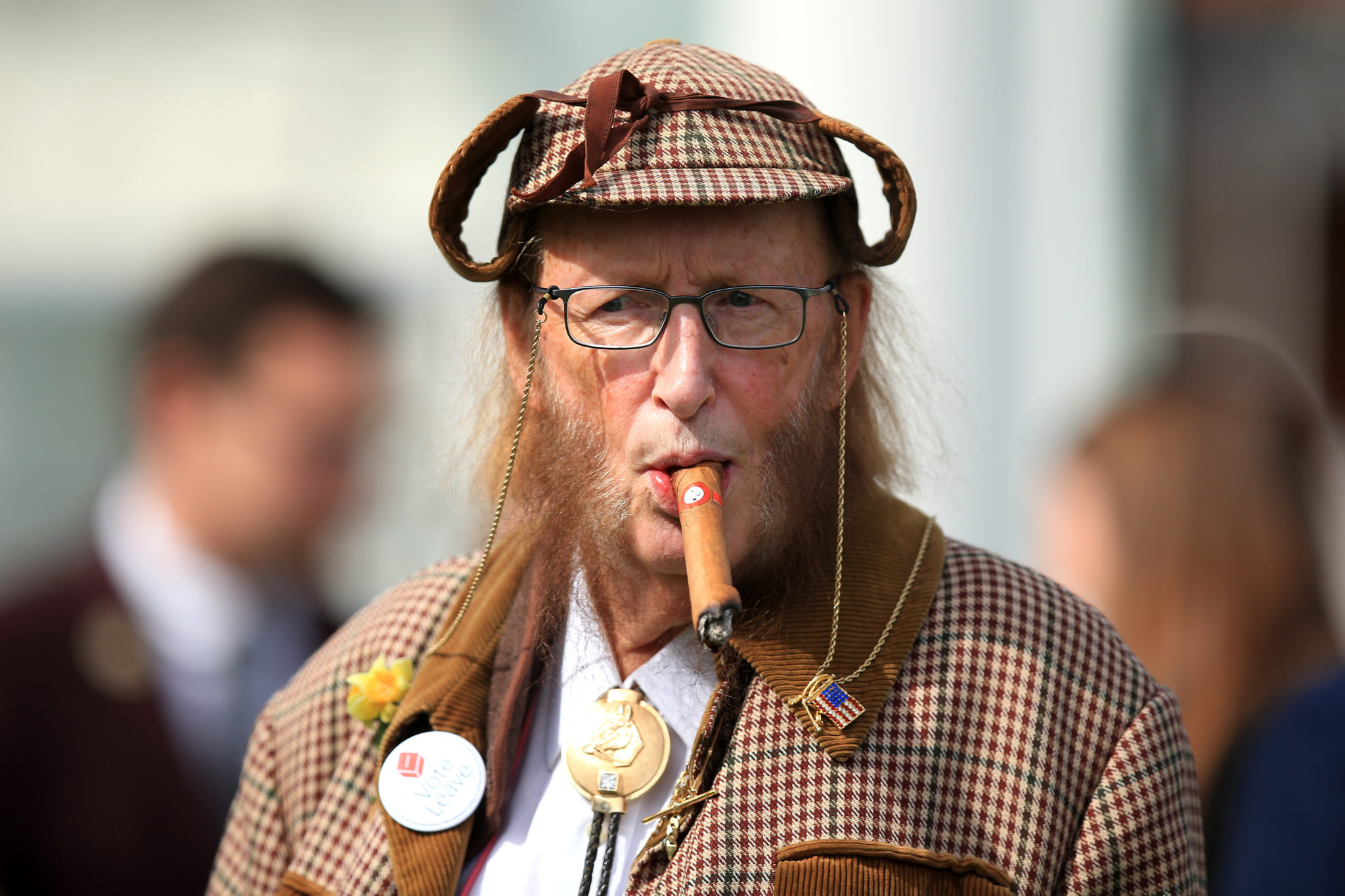 Legendary Racing broadcaster John McCririck has died | OffTheBall