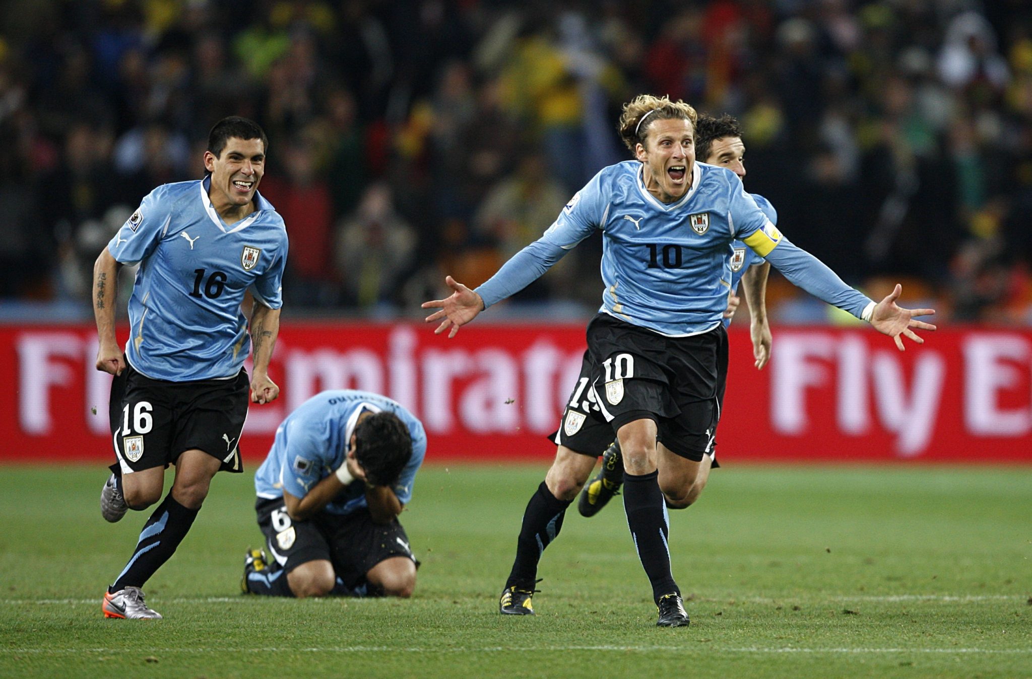 Former Manchester United striker Diego Forlan retires | OffTheBall