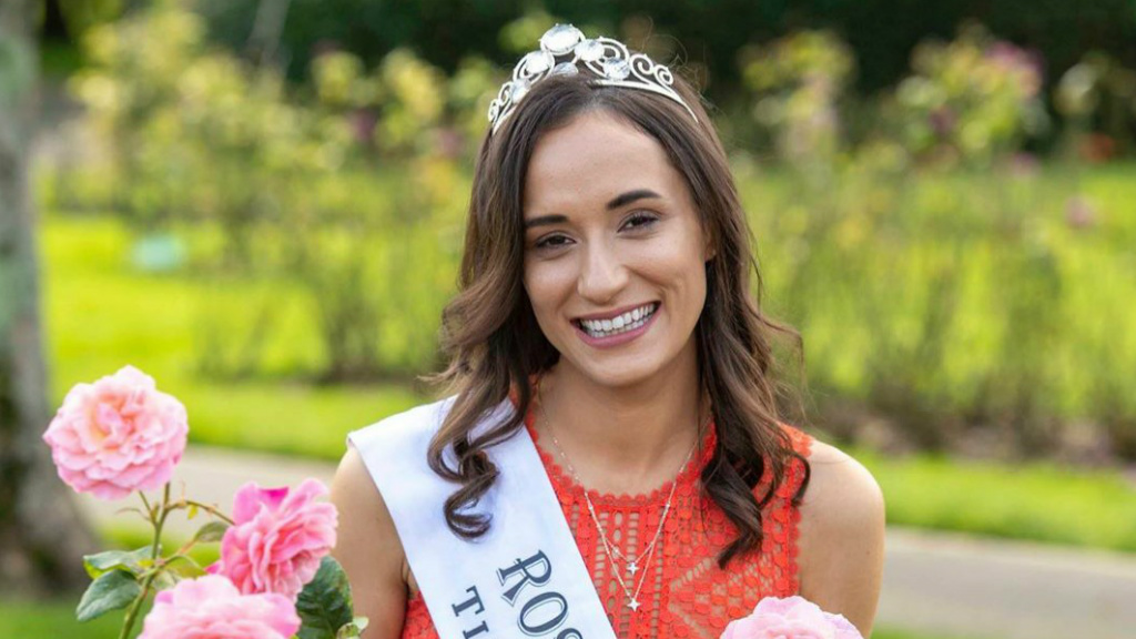Rose Of Tralee Sinead Flanagan Went To School With Greg O'Shea ...