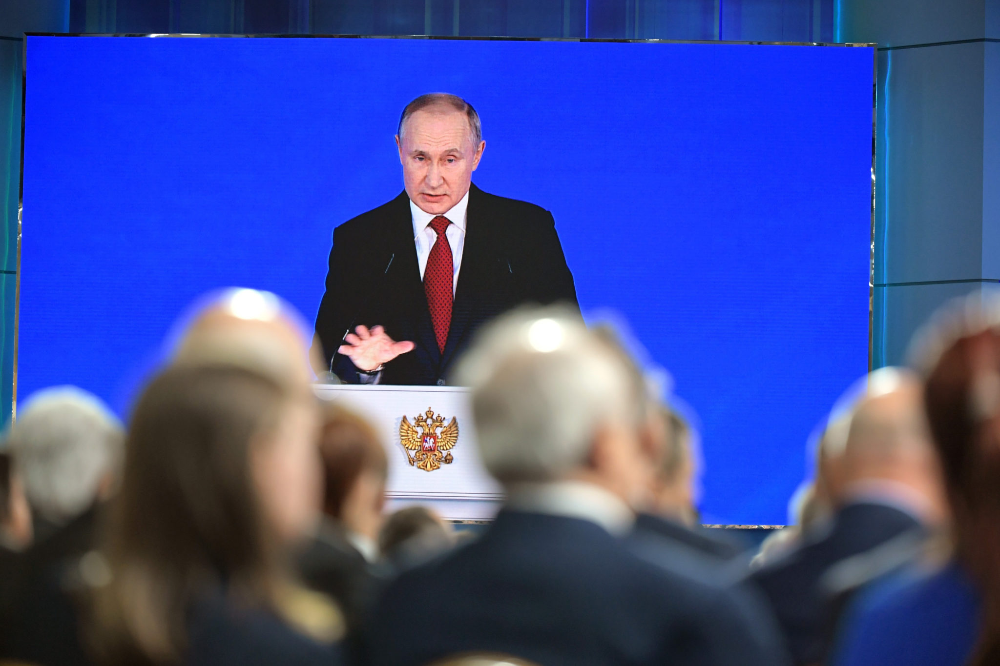 Russian government resigns as Putin proposes constitutional changes ...