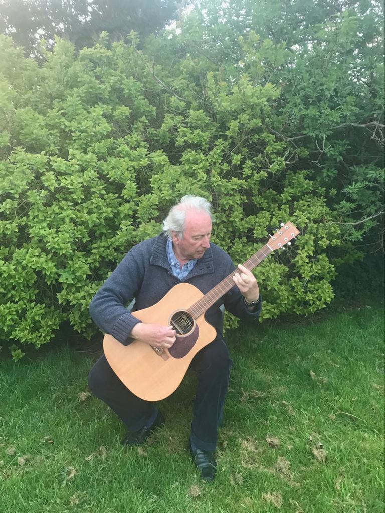 Henry's Isolation Diary, Henry's dad Hamish teaches him the guitar ...