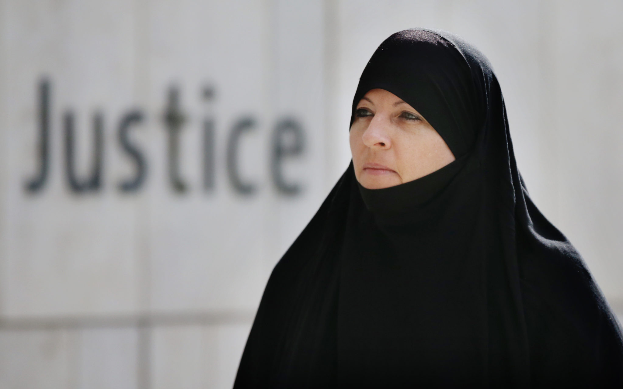 Lisa Smith Pleads Not Guilty As Her Trial Begins