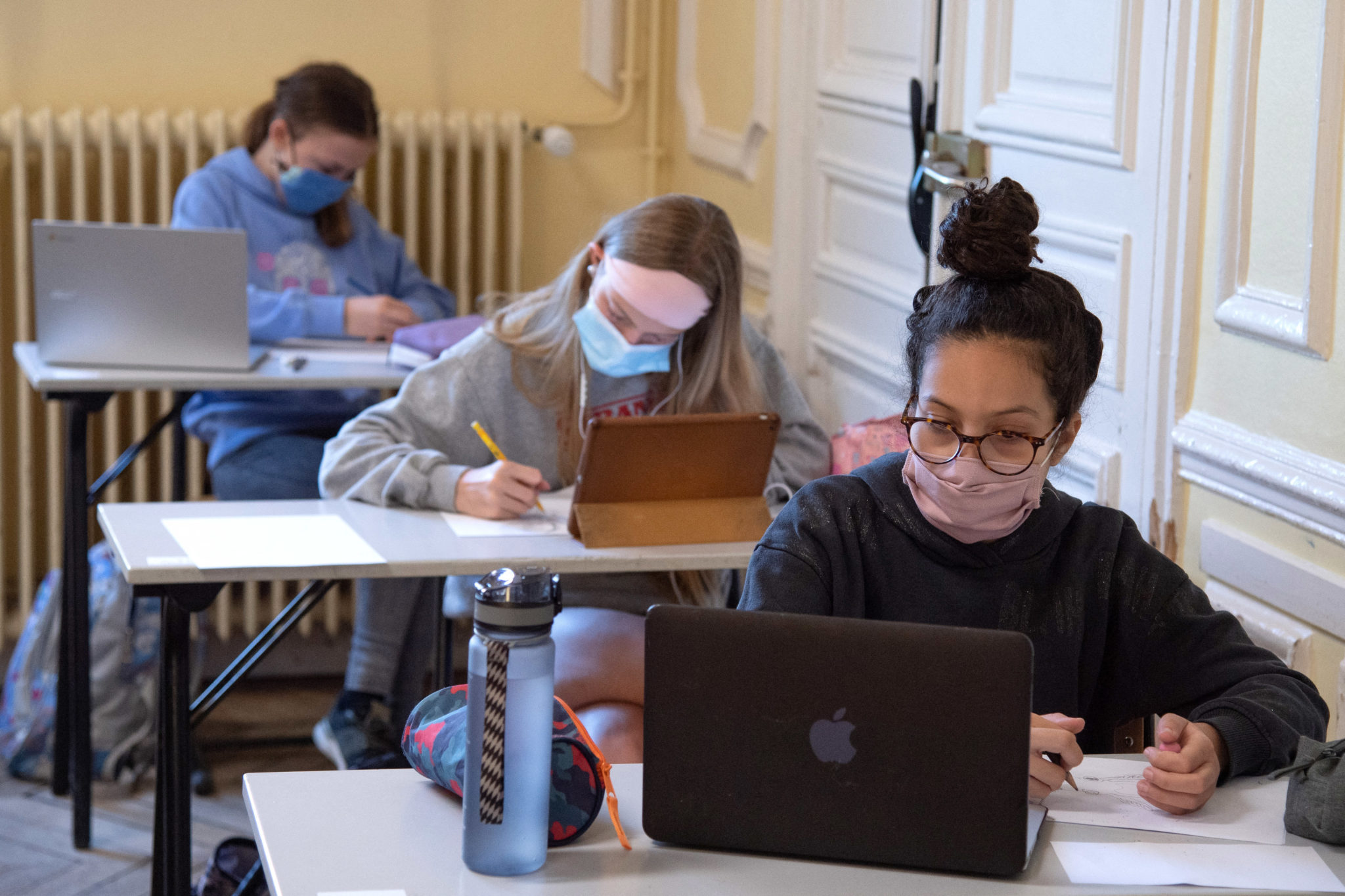ASTI calling for review of face mask rules for secondary schools | Newstalk