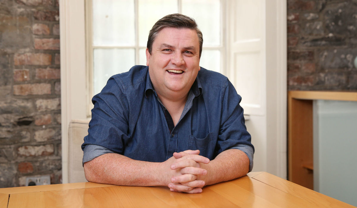 Simon Delaney Reunited With Bachelors Walk Castmates On Set Of 'Modern ...