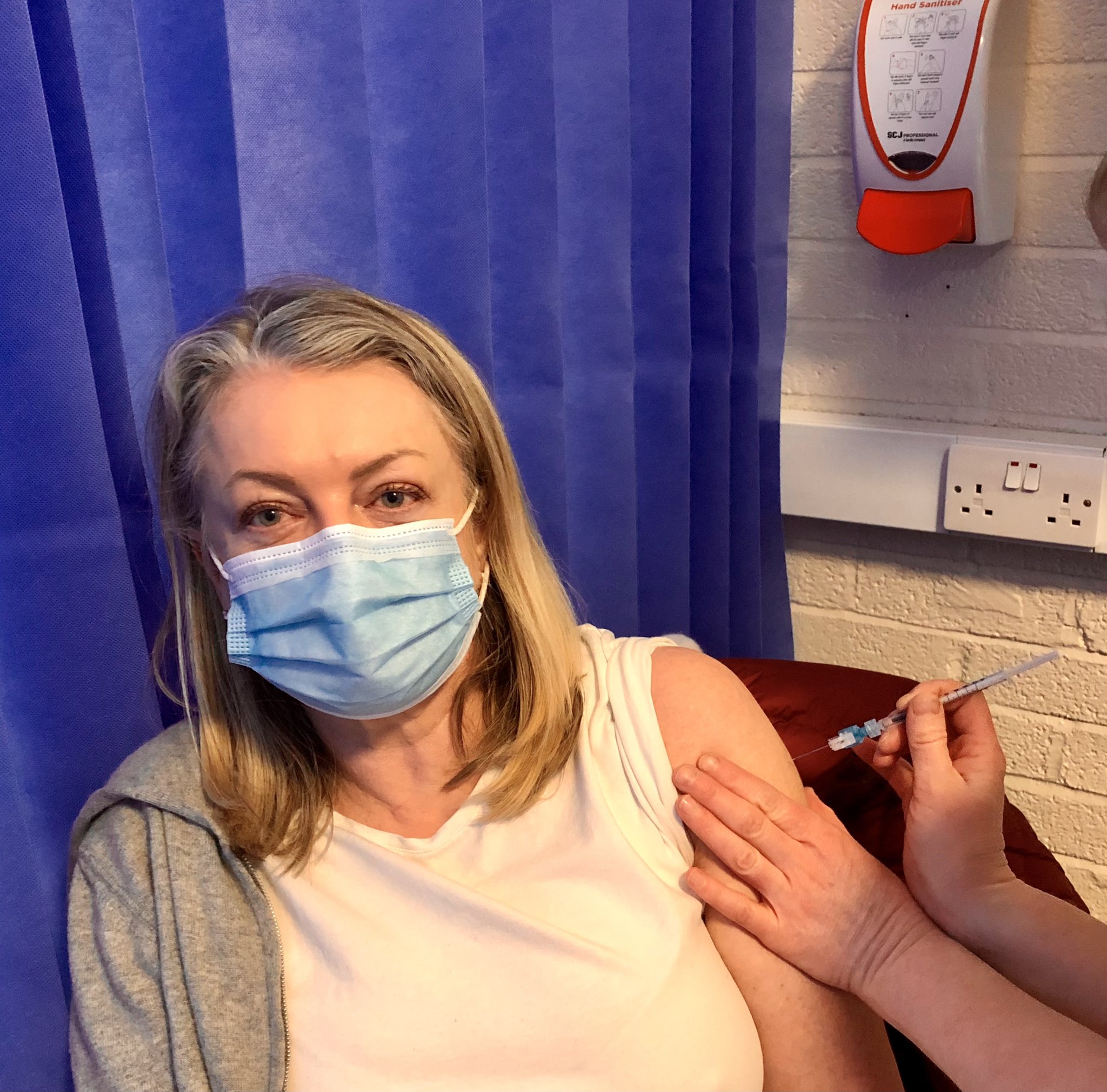 Coronavirus vaccines: GPs frustrated at 'no contact at all' from HSE ...