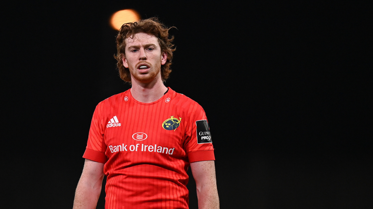 Ben Healy commits future to Munster by signing senior contract