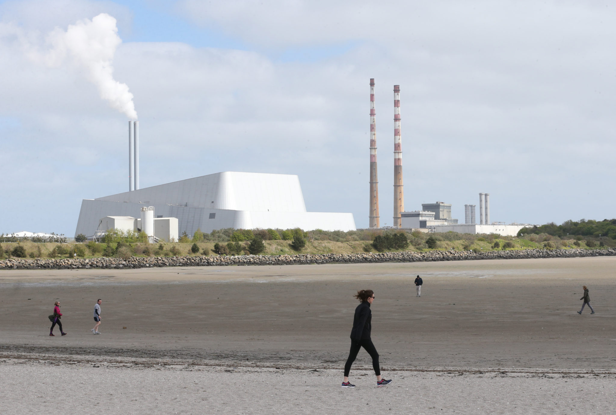 Painting To Start On Iconic Poolbeg Chimneys Next Month | www.98fm.com