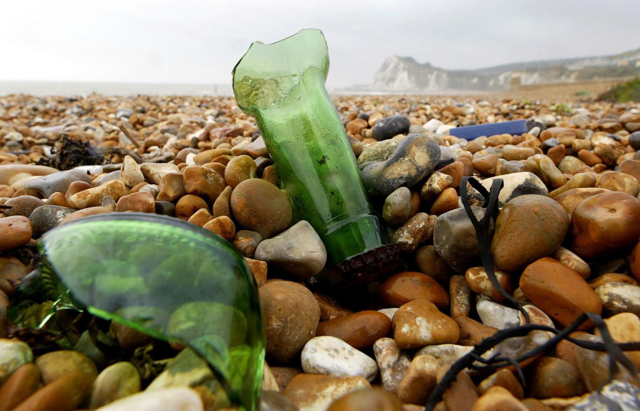 Thousands Of Irish People Take Part In The Big Beach Clean Weekend ...