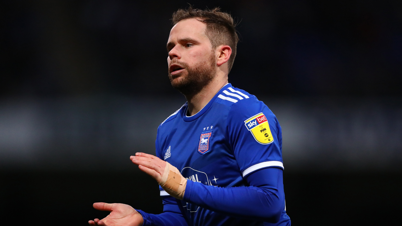 Ireland midfielder Alan Judge signs for Colchester