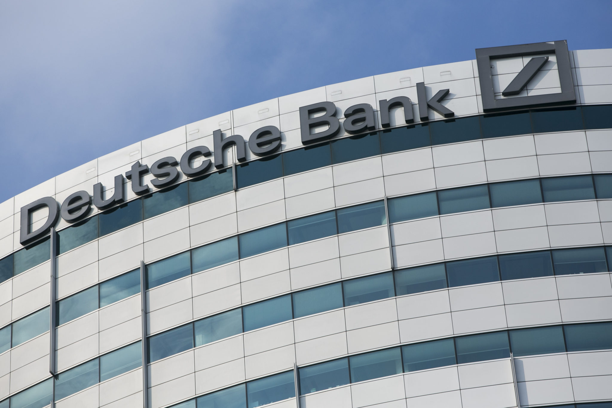 Deutsche Bank to cut up to 450 jobs in Ireland | Newstalk