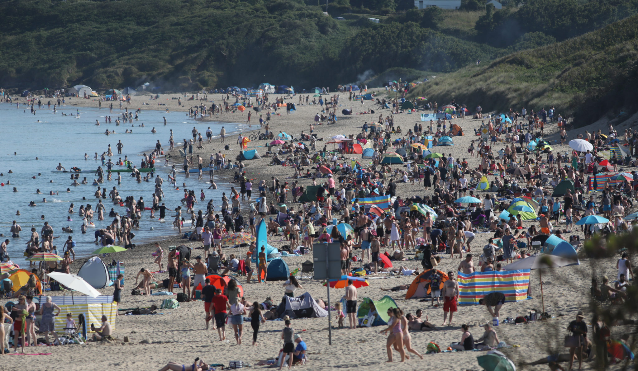 Brittas Bay: Traffic causing 'huge problems' as crowds flock to Wicklow ...