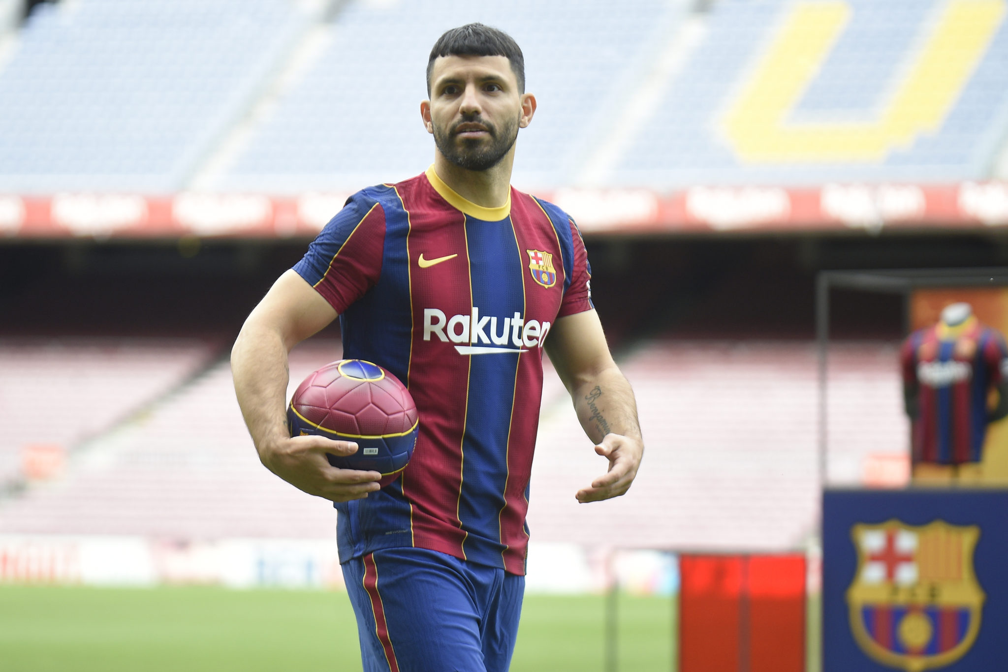 Aguero | Barcelona's star signing crocked and out for ten weeks ...
