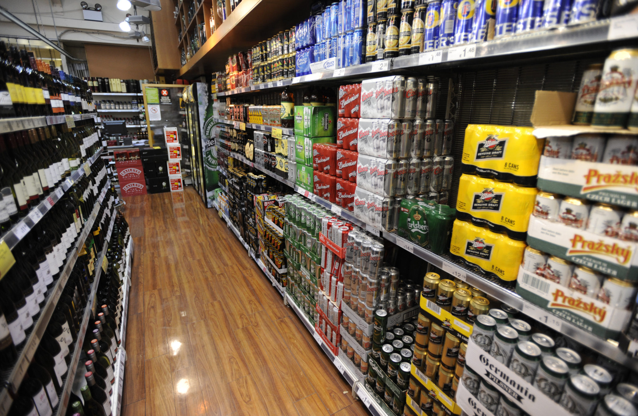 Ban on alcohol ads on TV before 9pm to come into effect in 2025 | Newstalk