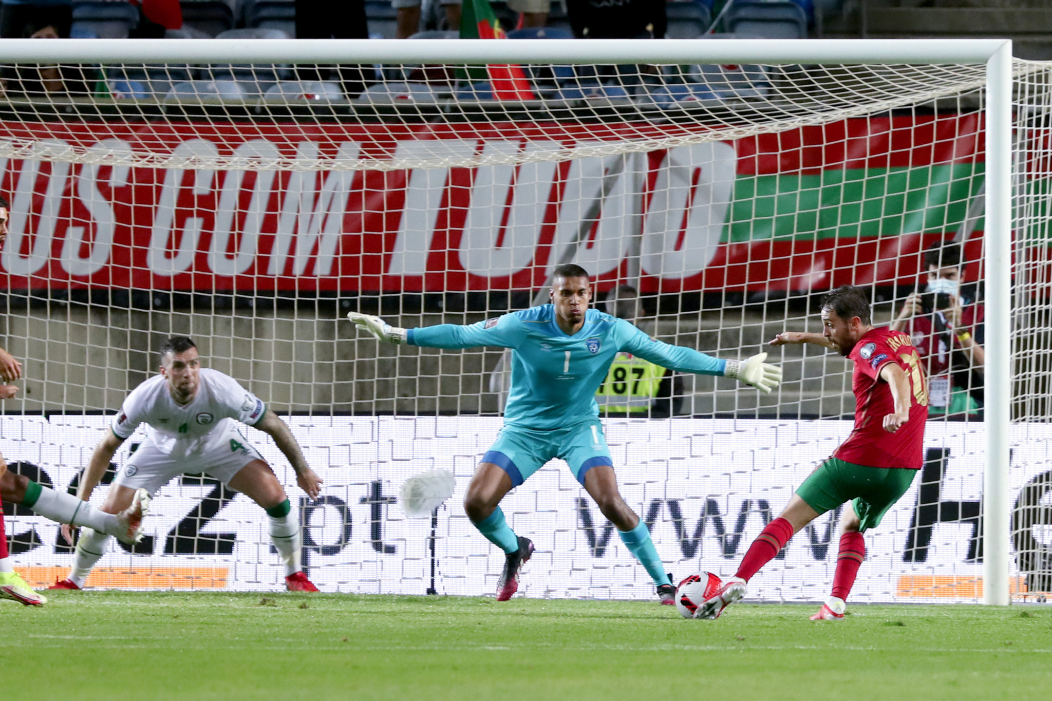 Gavin Bazunu is already a Portsmouth fan favourite | Jonty Colman ...