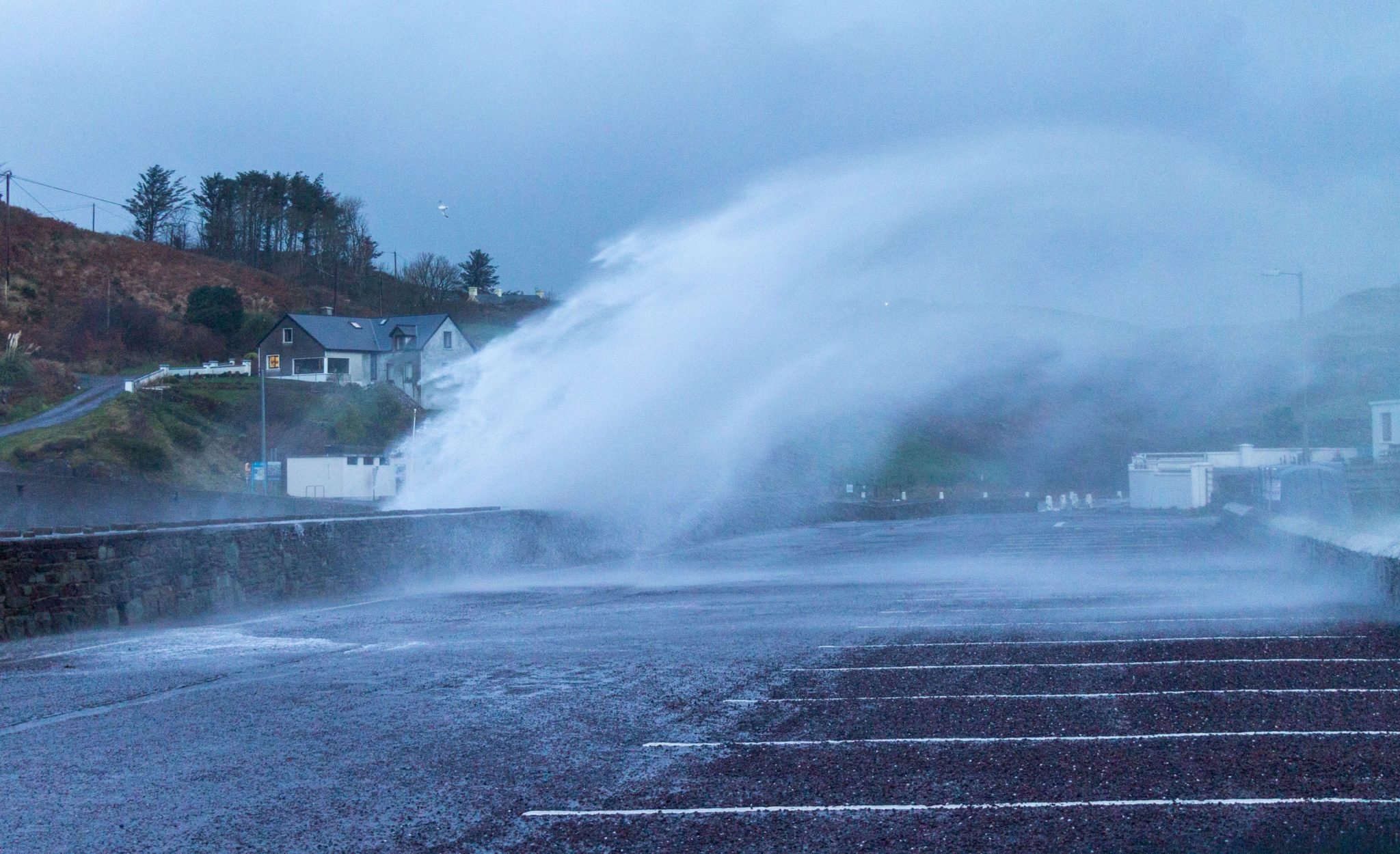 Storm Darragh: Red warnings issued in the West of Ireland | Newstalk