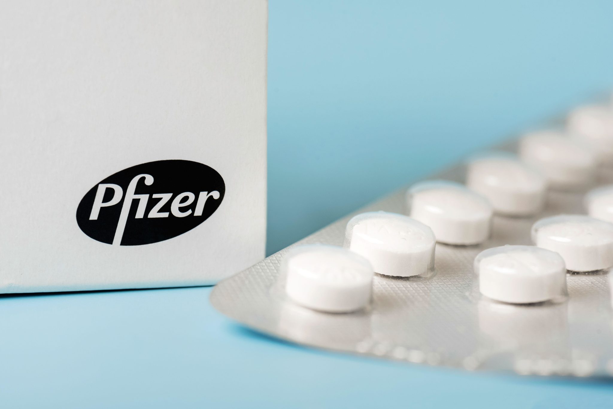 Pfizer says its COVID-19 pill will likely work against Omicron variant ...
