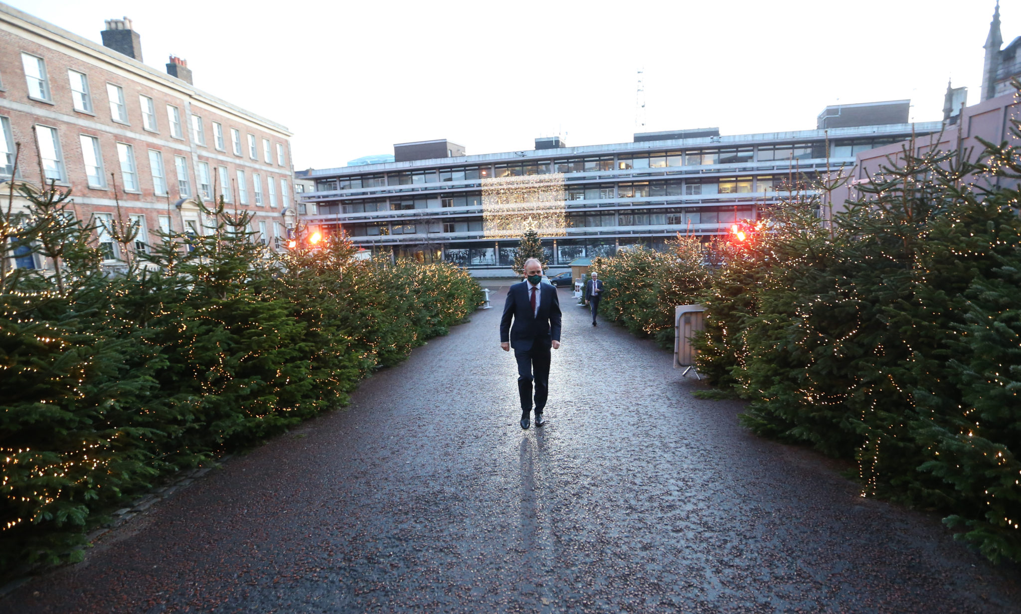 Government backbenchers in open revolt over 5pm hospitality curfew ...