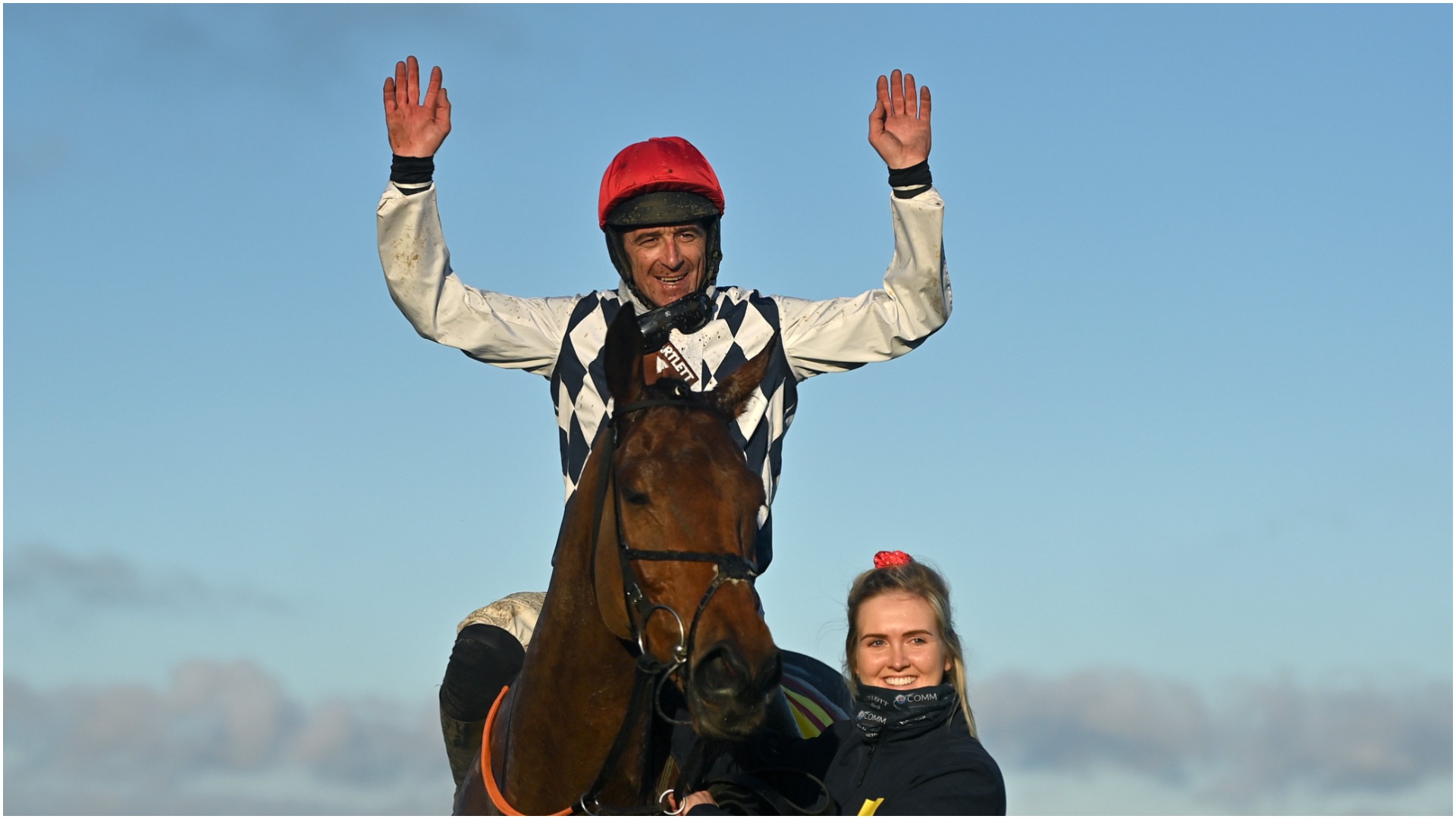 Galvin and Davy Russell win Savills Chase in dramatic finish