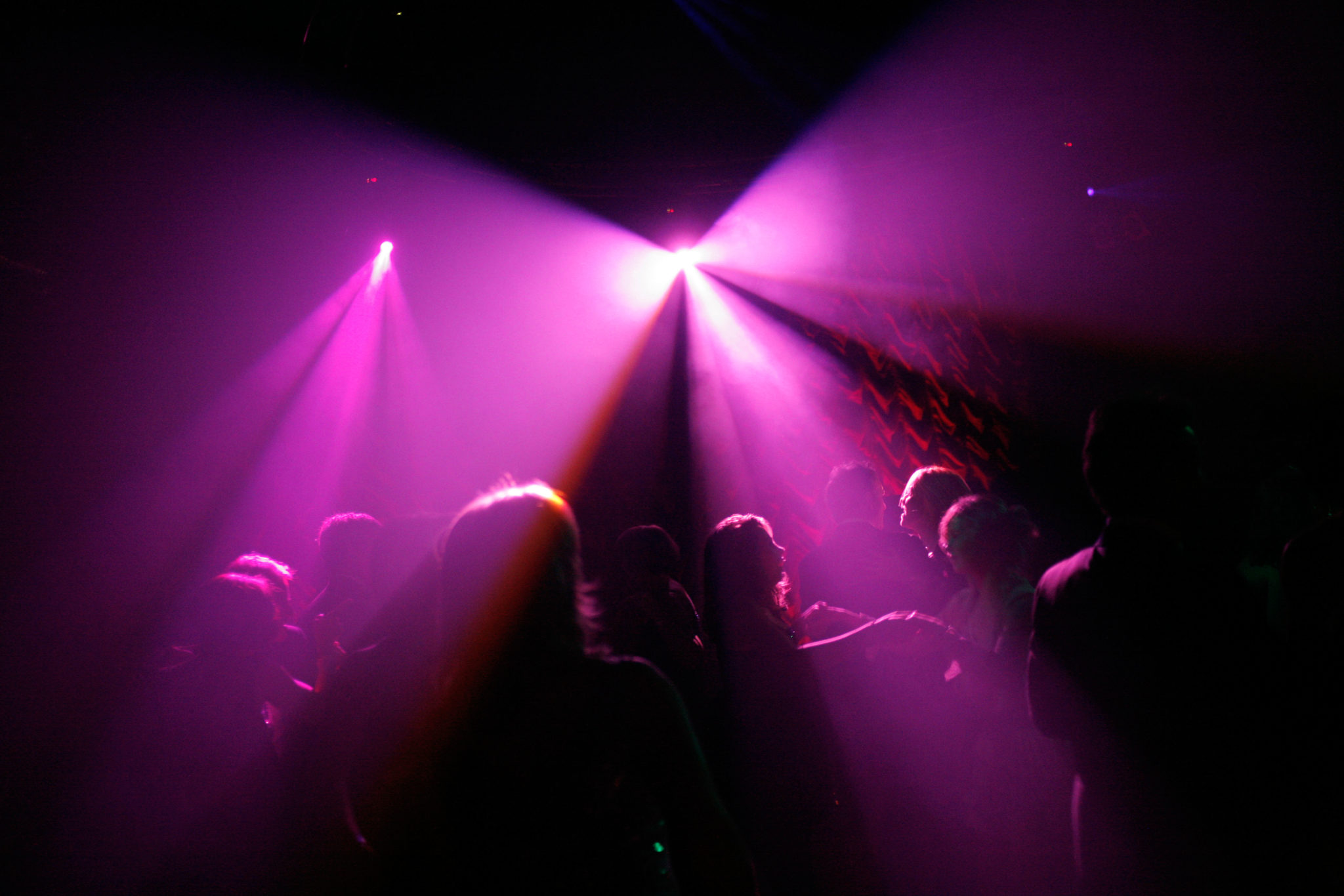 Calls for government to crack down on drinking at teen discos | www ...