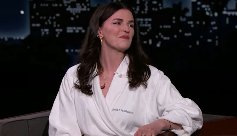 Aisling Bea Appears On US Talk Show In Dressing Gown After Losing ...