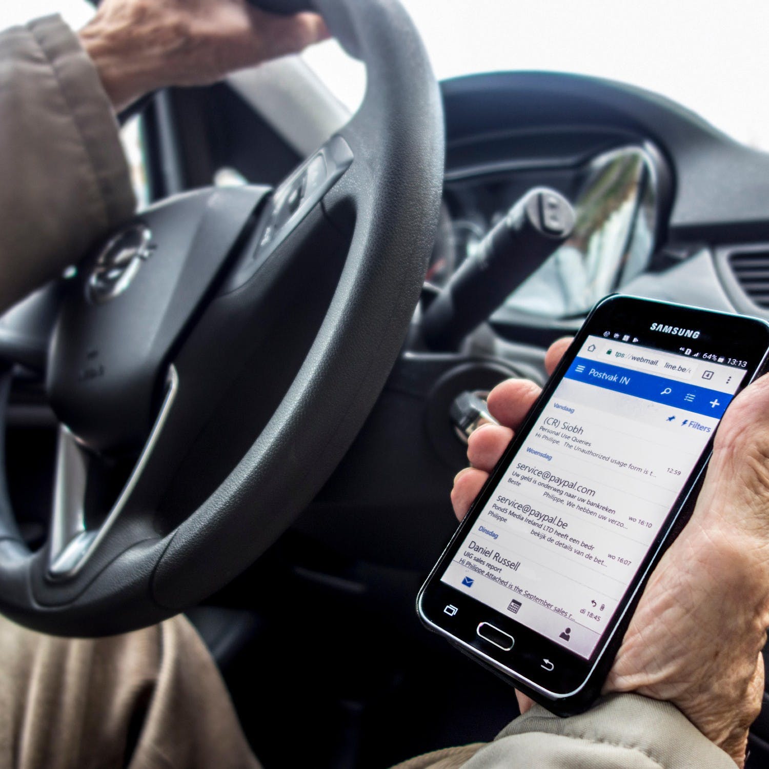 Almost 1 in 4 drivers check mobile phone notifications while driving ...