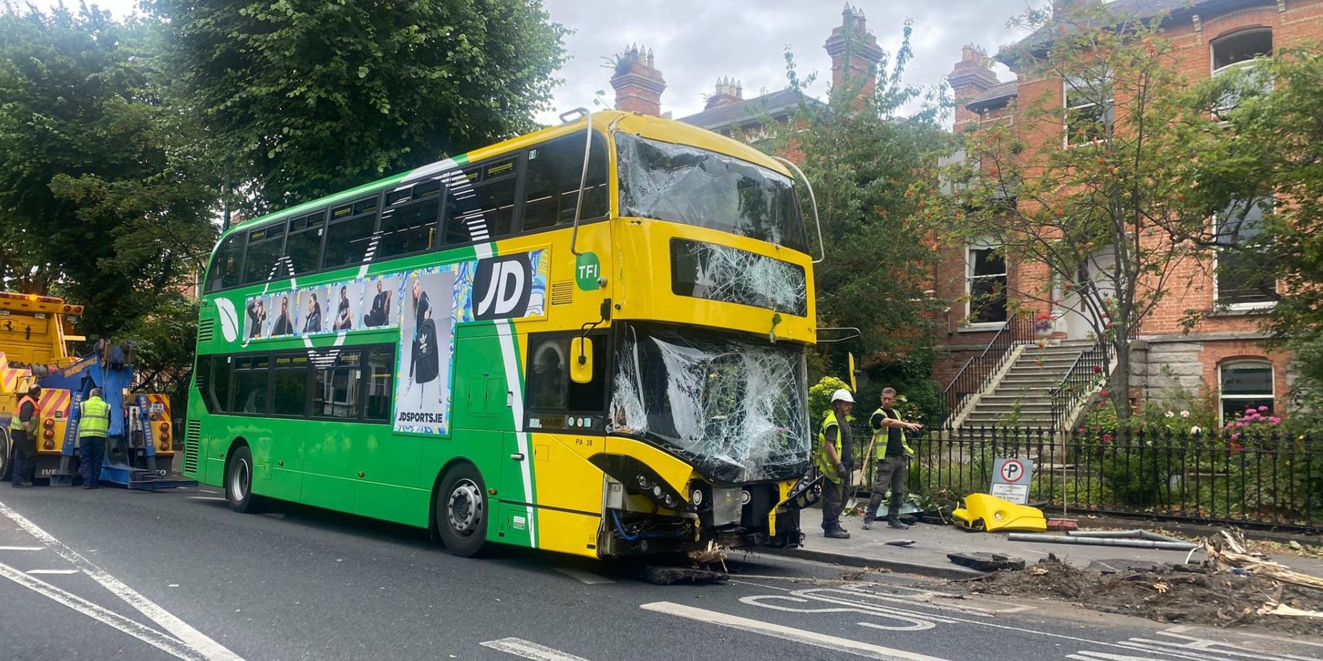 Dublin Bus Driver Hospitalised After Northumberland Road Crash | SPIN1038