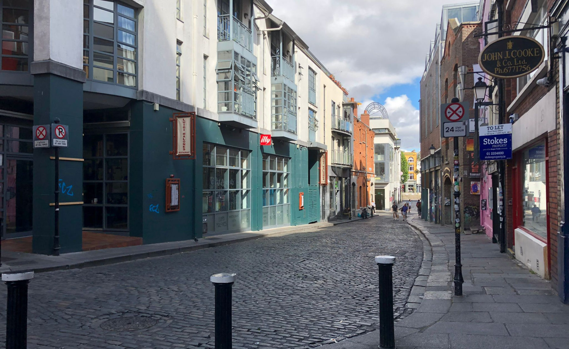Teenager charged in relation to Temple Bar assault and robbery | Newstalk