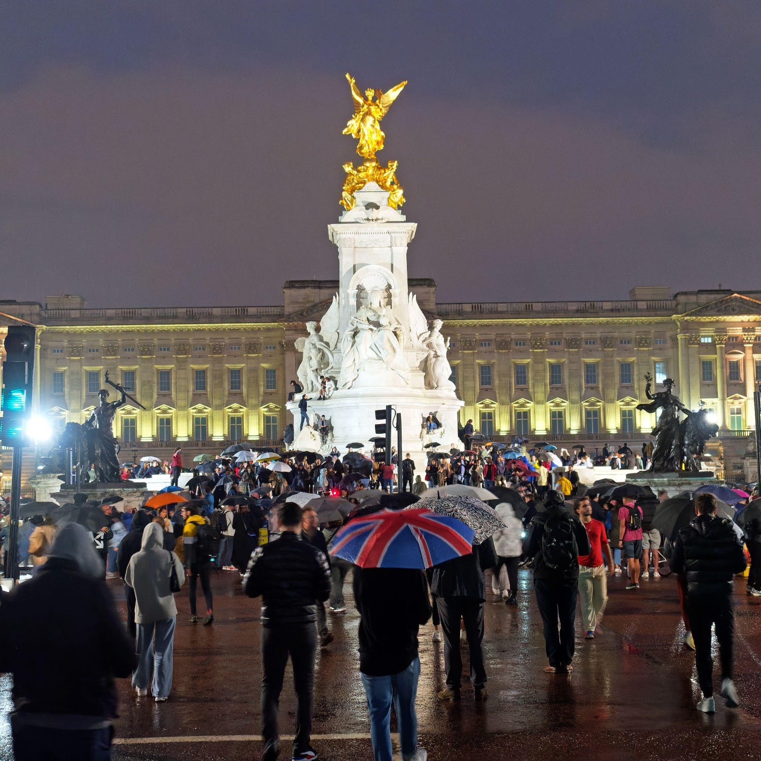 Is prolonged sorrow for the queen forced? | Newstalk