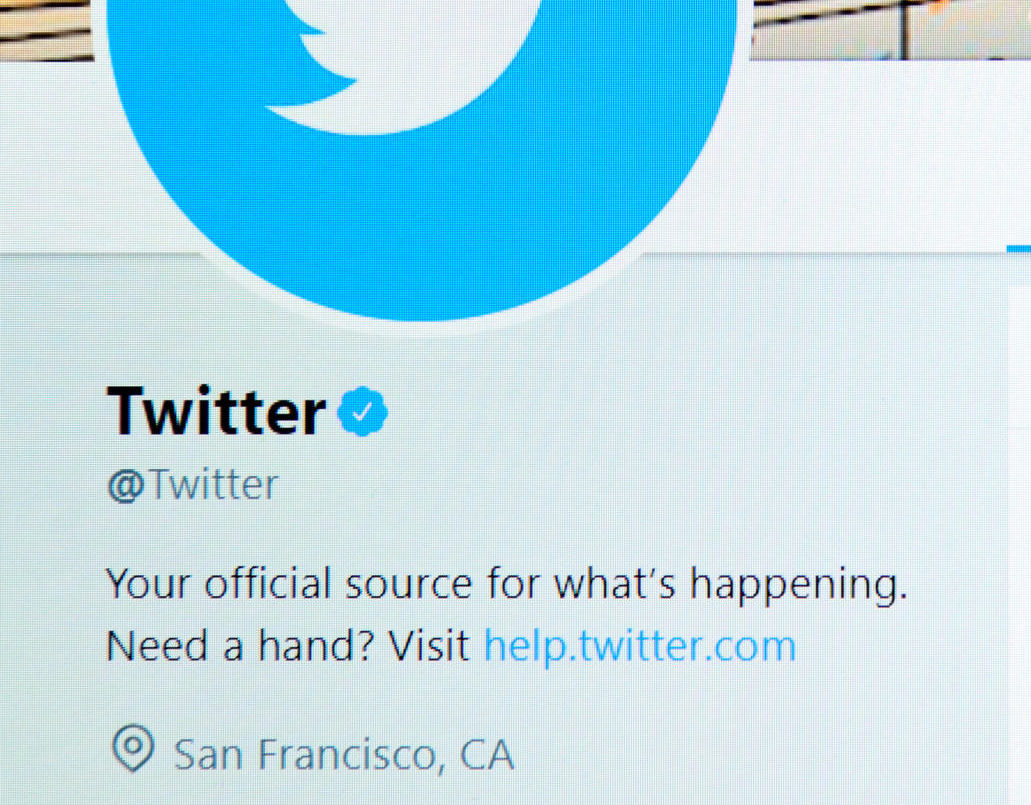 Twitter blue tick 'will cost €8 a month', Elon Musk confirms | Newstalk