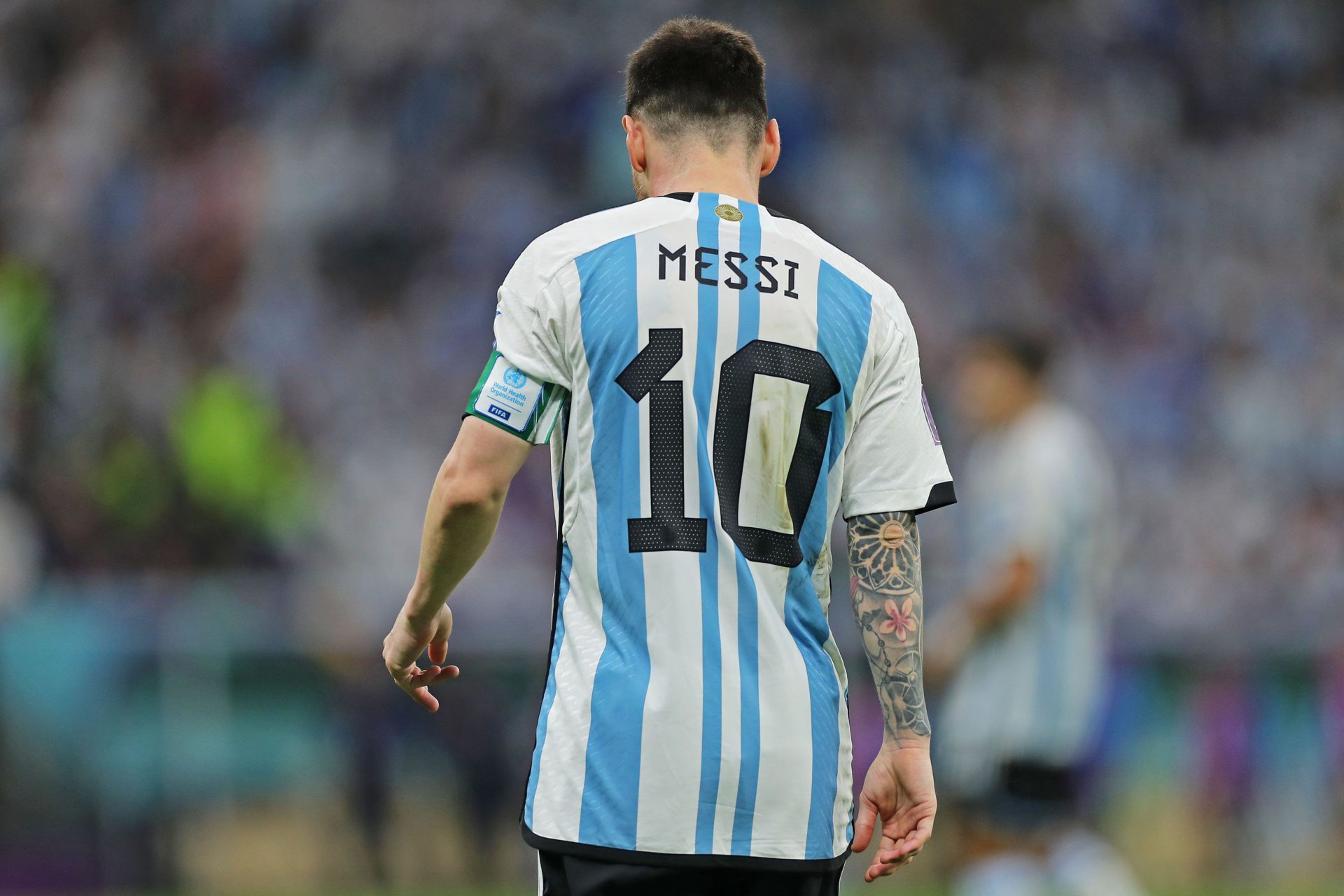 Messi can extend his career as a holding midfielder - Kevin Kilbane ...