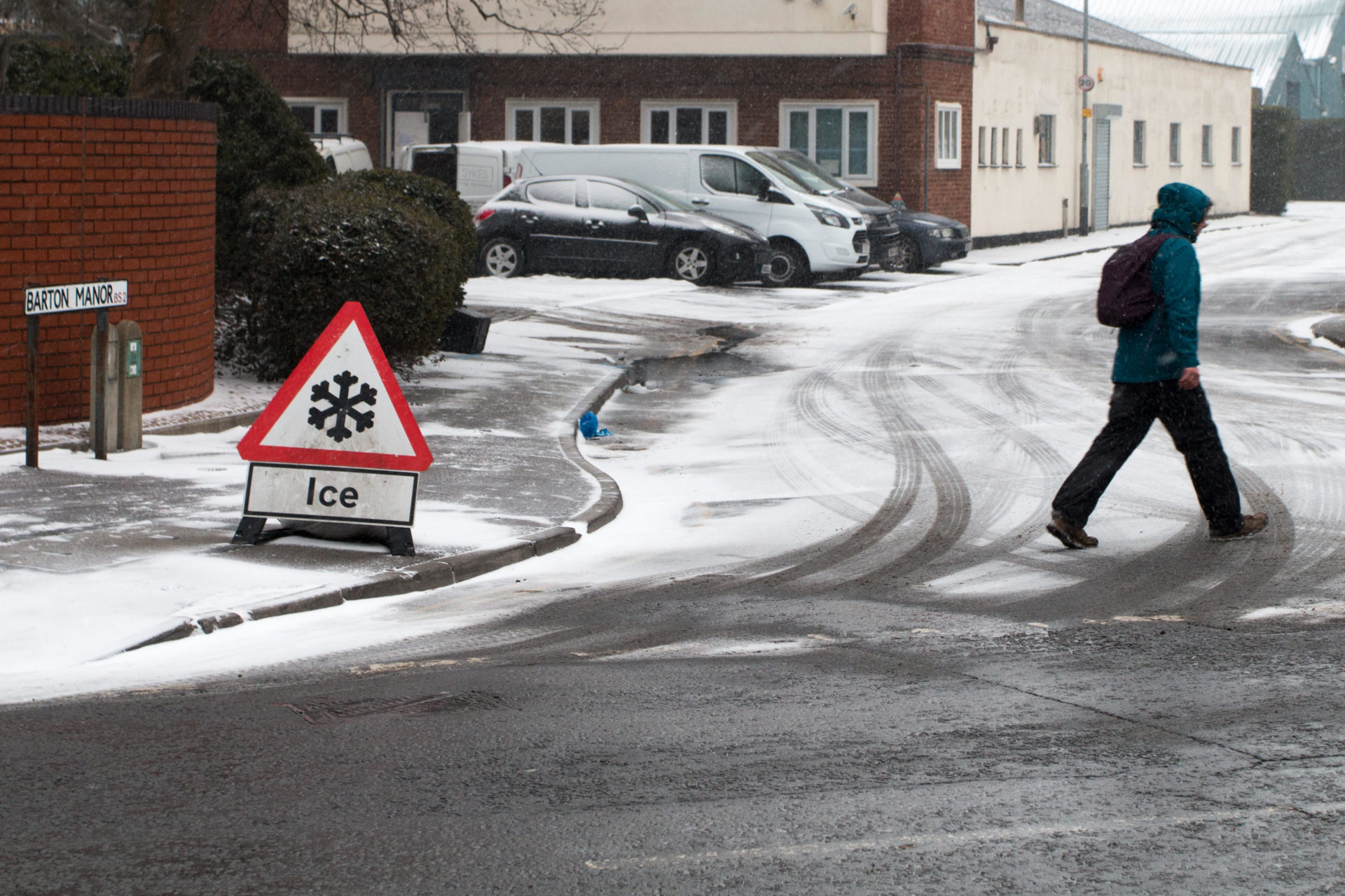 Gritting footpaths would save lives and money - doctor | Newstalk