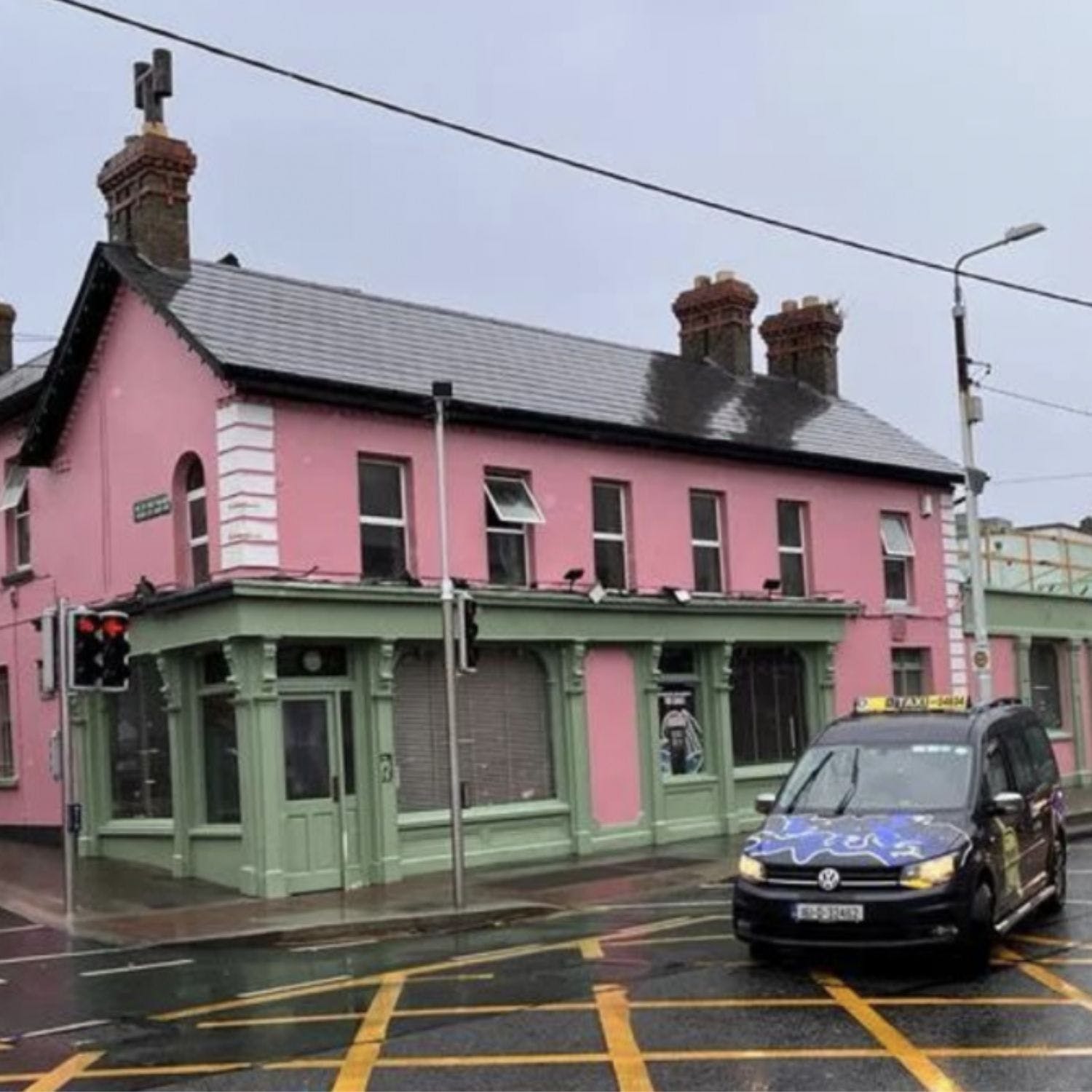 'Dogs are welcome, humans are tolerated' at new Dundrum pub | Newstalk