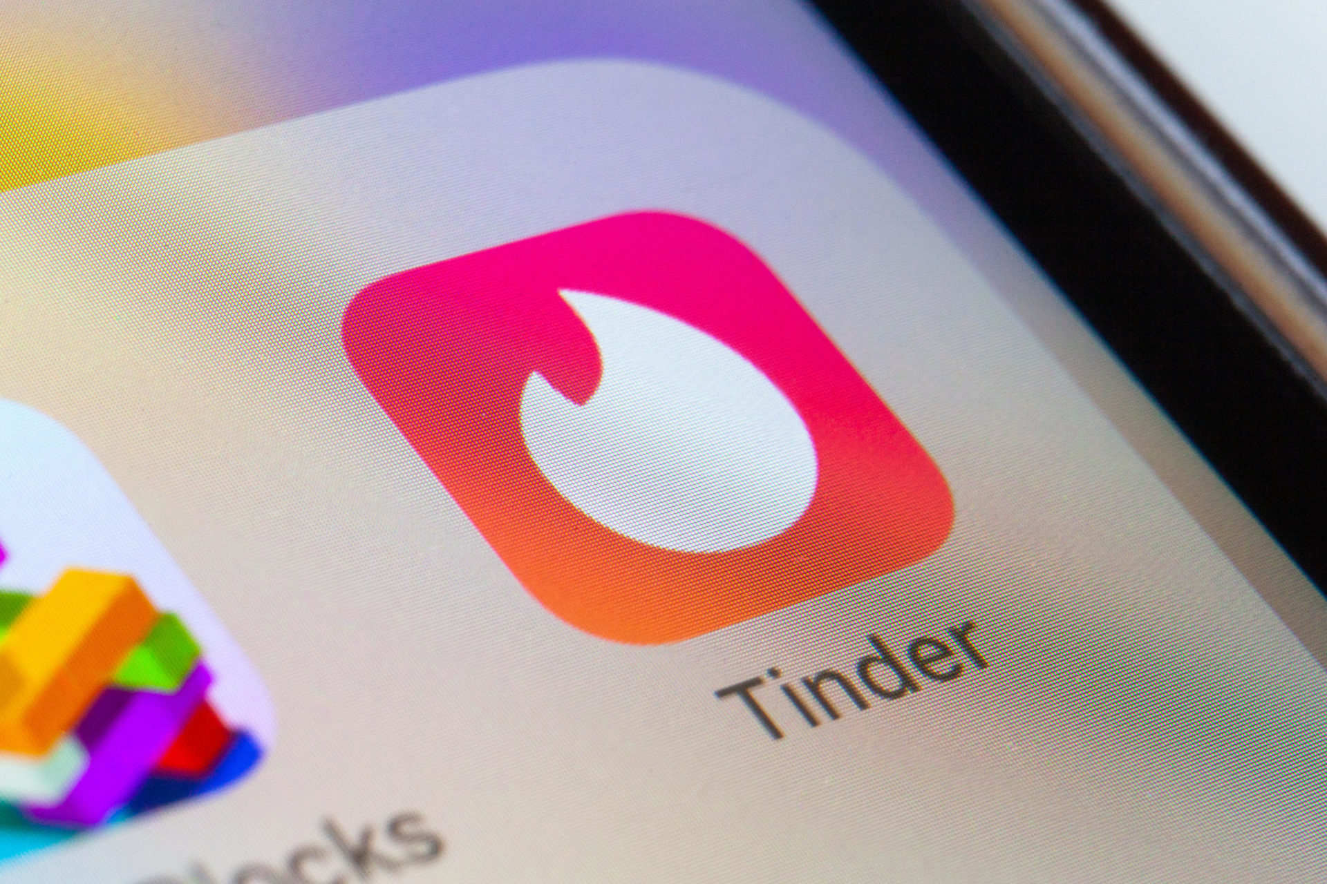 Nearly Two Thirds Of Tinder Users Aren't Even Single - Research ...