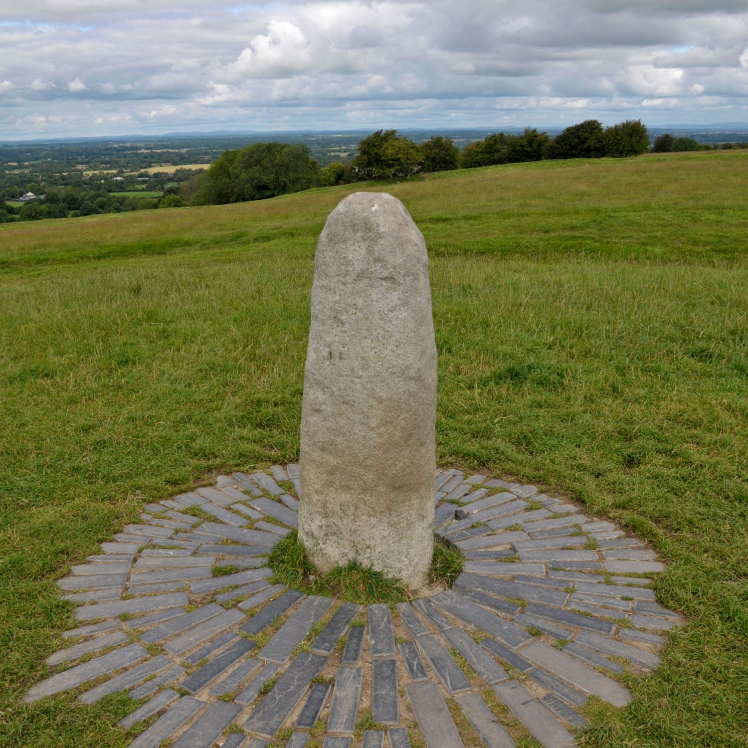 Hill of Tara standing stone 'mindlessly vandalised' | Newstalk