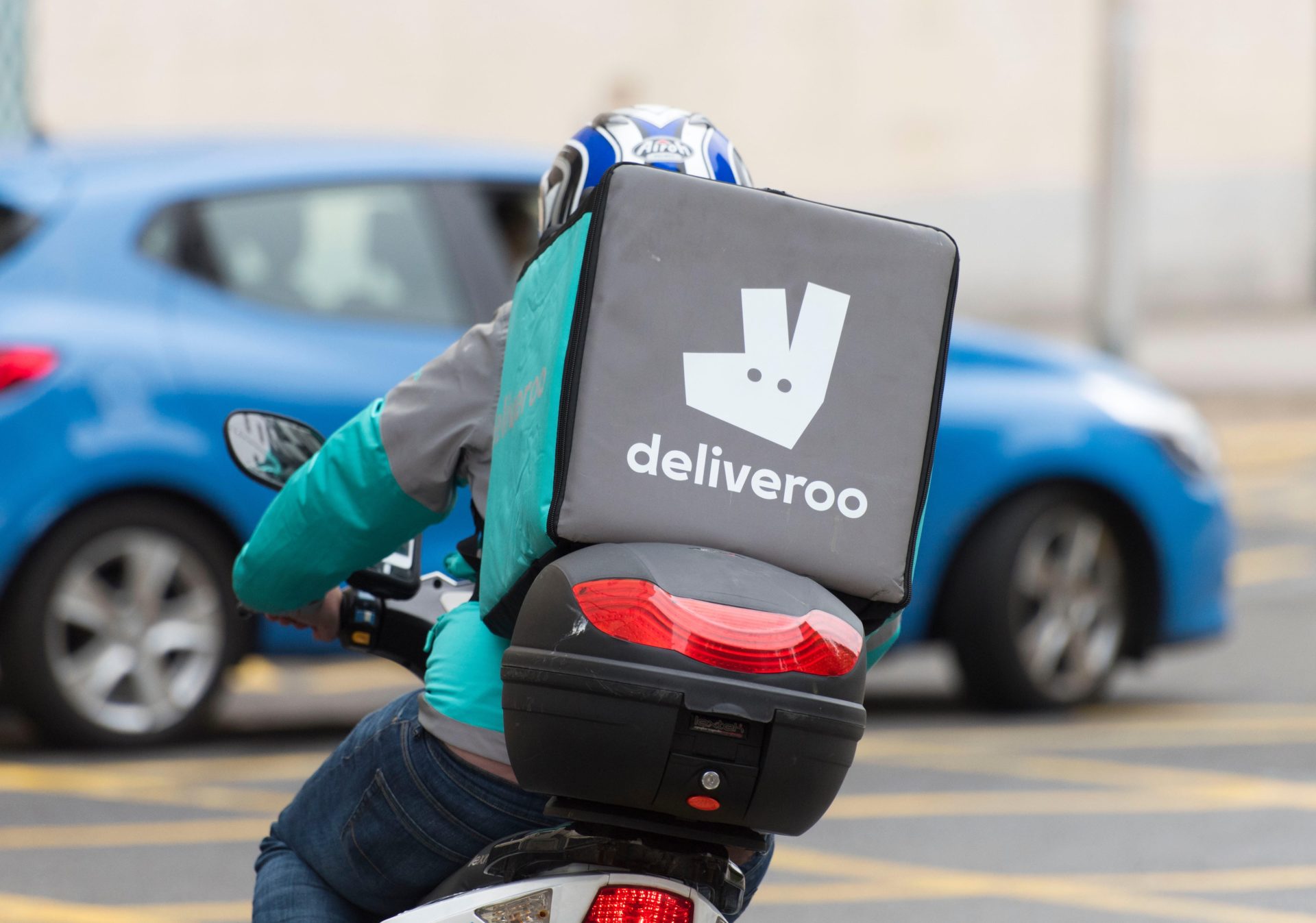 Deliveroo to cut 350 jobs globally | Newstalk