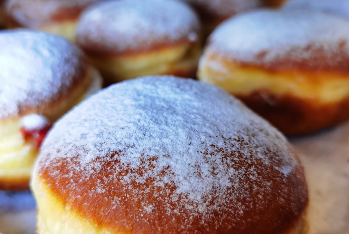 98FM's Big Breakfast: Rebecca & Brendan Find Out What Fat Thursday Is ...