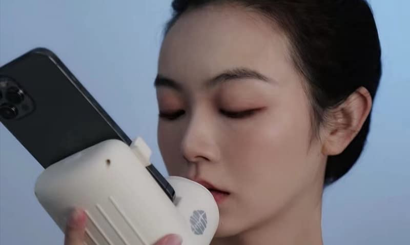 Chinese start-up launches long-range kissing device for your phone ...