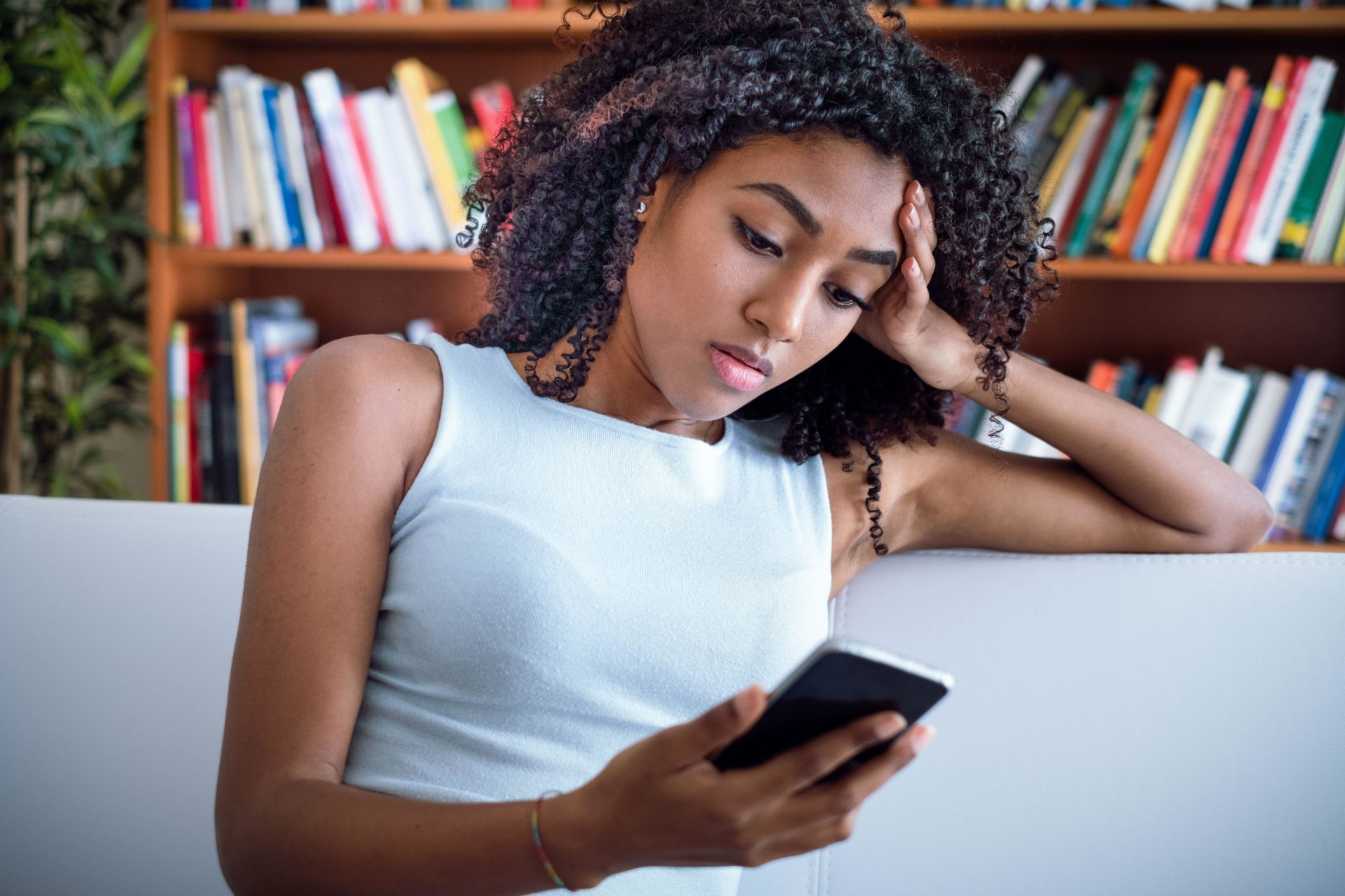 70% of Gen Z have ghosted partners – ‘She was looking up RIP.ie’ | Newstalk