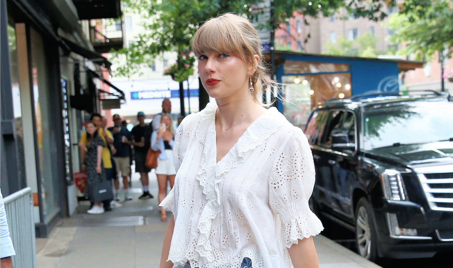 Taylor Swift Hosts Album Release Party | www.98fm.com