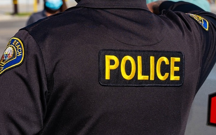 Kidnapped girl rescued after holding 'Help Me!' sign in car window ...