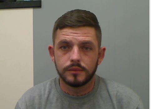 Violent prisoner at large after absconding from jail | Newstalk