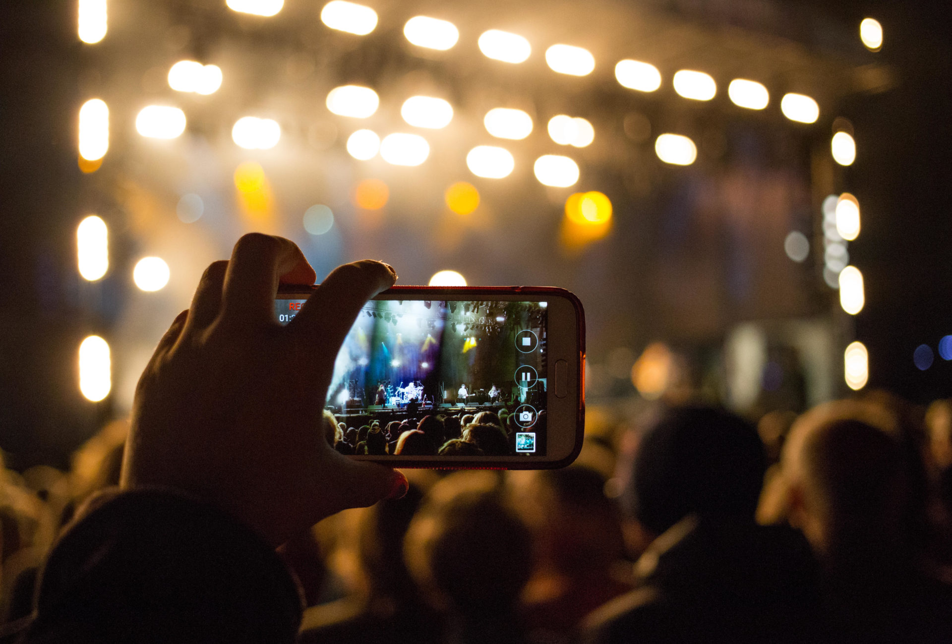 ‘Shut up, put your phone away and don't be a d**k’ – Is gig etiquette ...