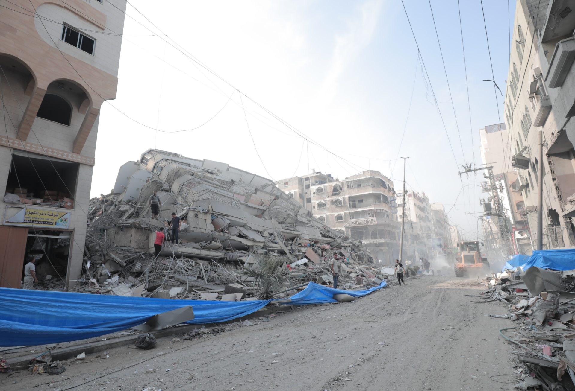 Government trying to evacuate some 40 Irish citizens from Gaza | Newstalk