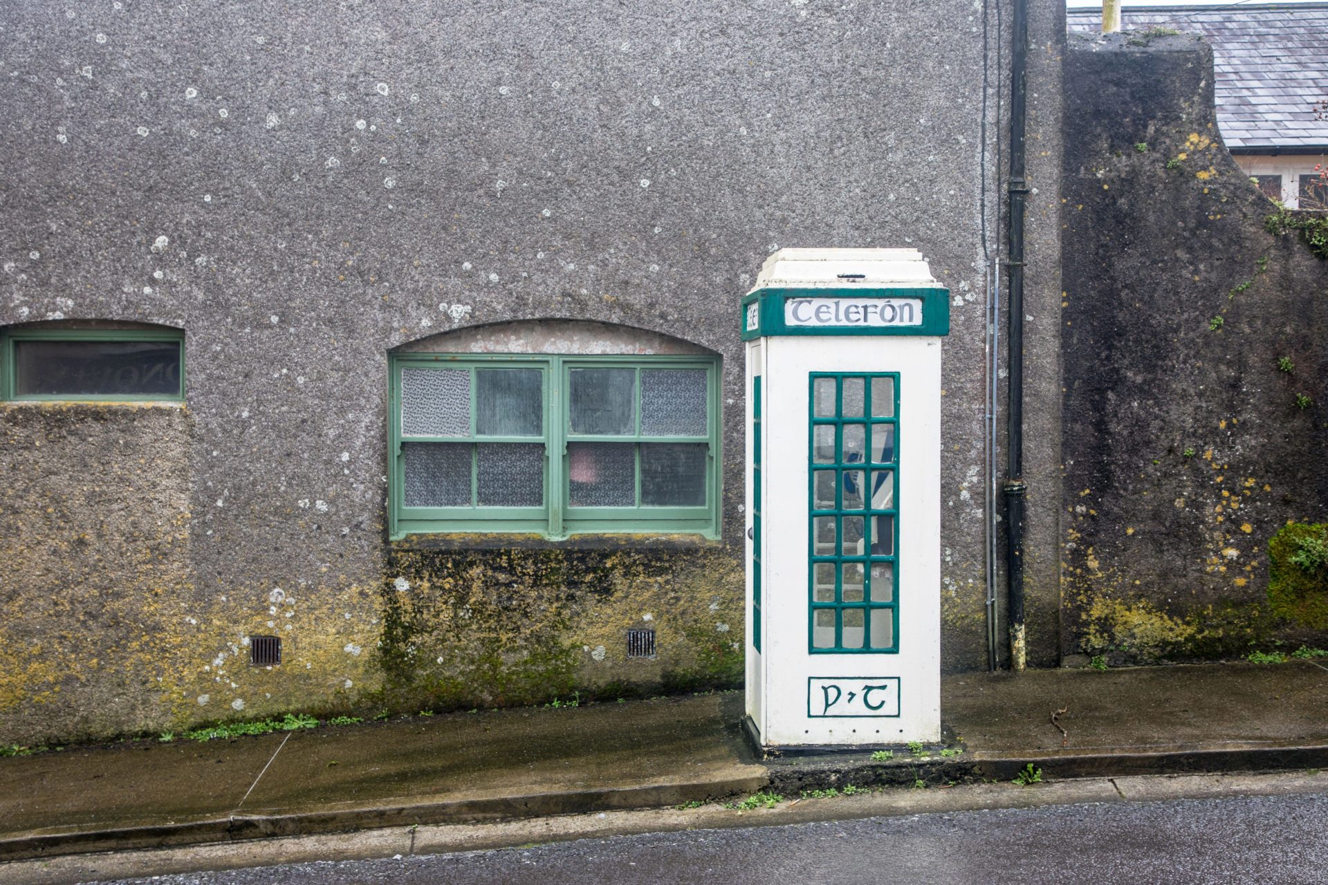Ringing in change: Payphones to be replaced with electric car chargers ...
