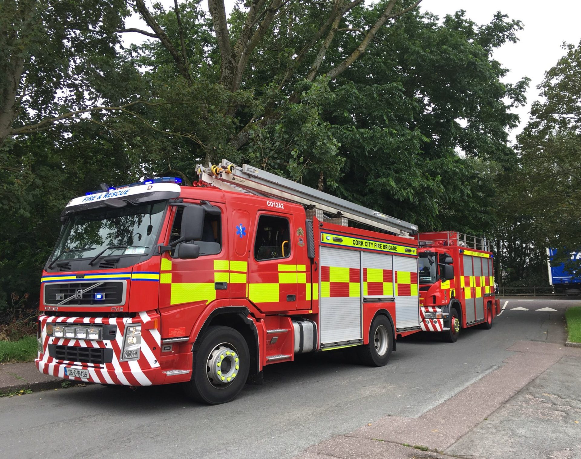 Emergency services respond to car stuck in river at Cork city | Newstalk