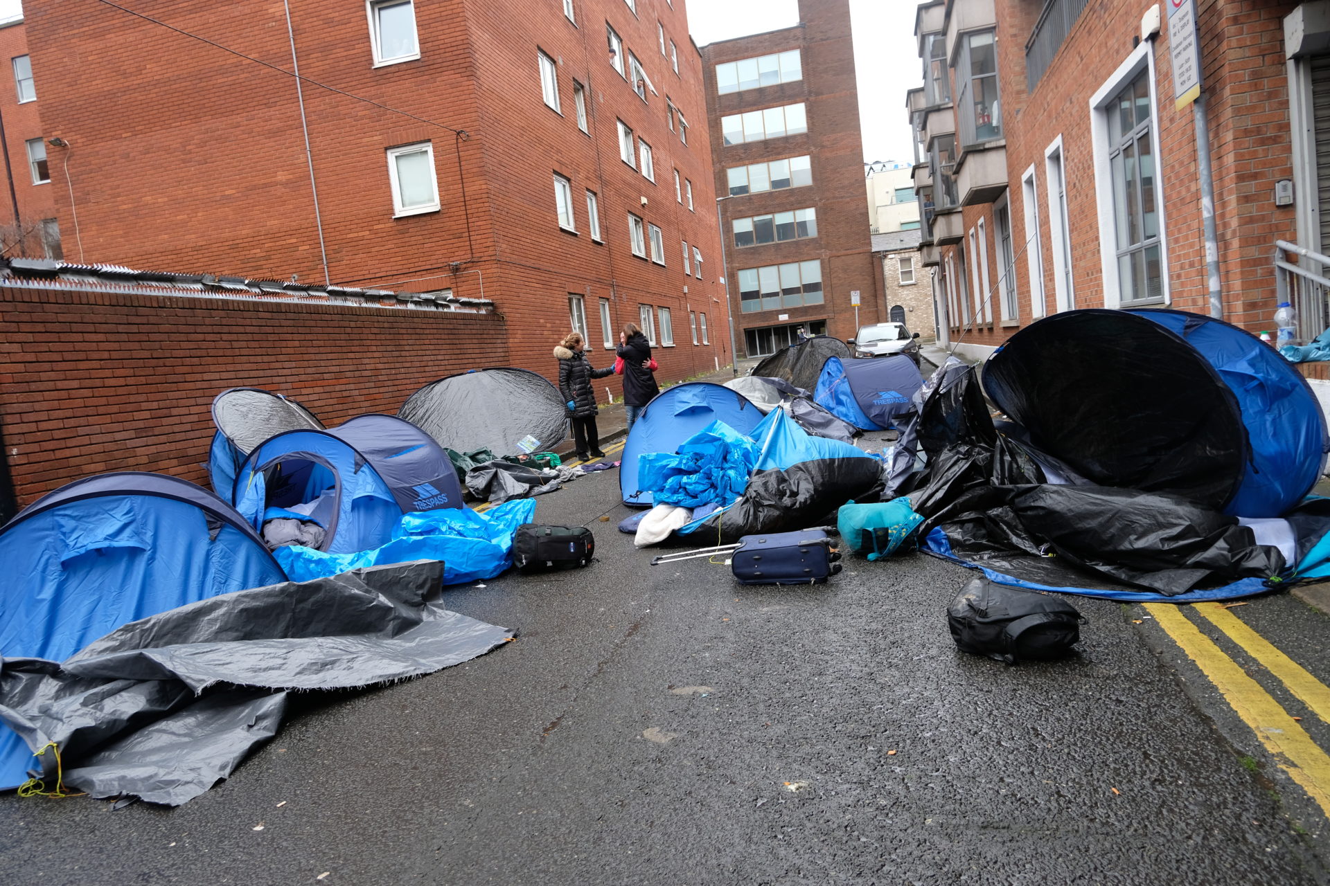 Asylum seekers in tents outside IPO moved to alternative accommodation ...
