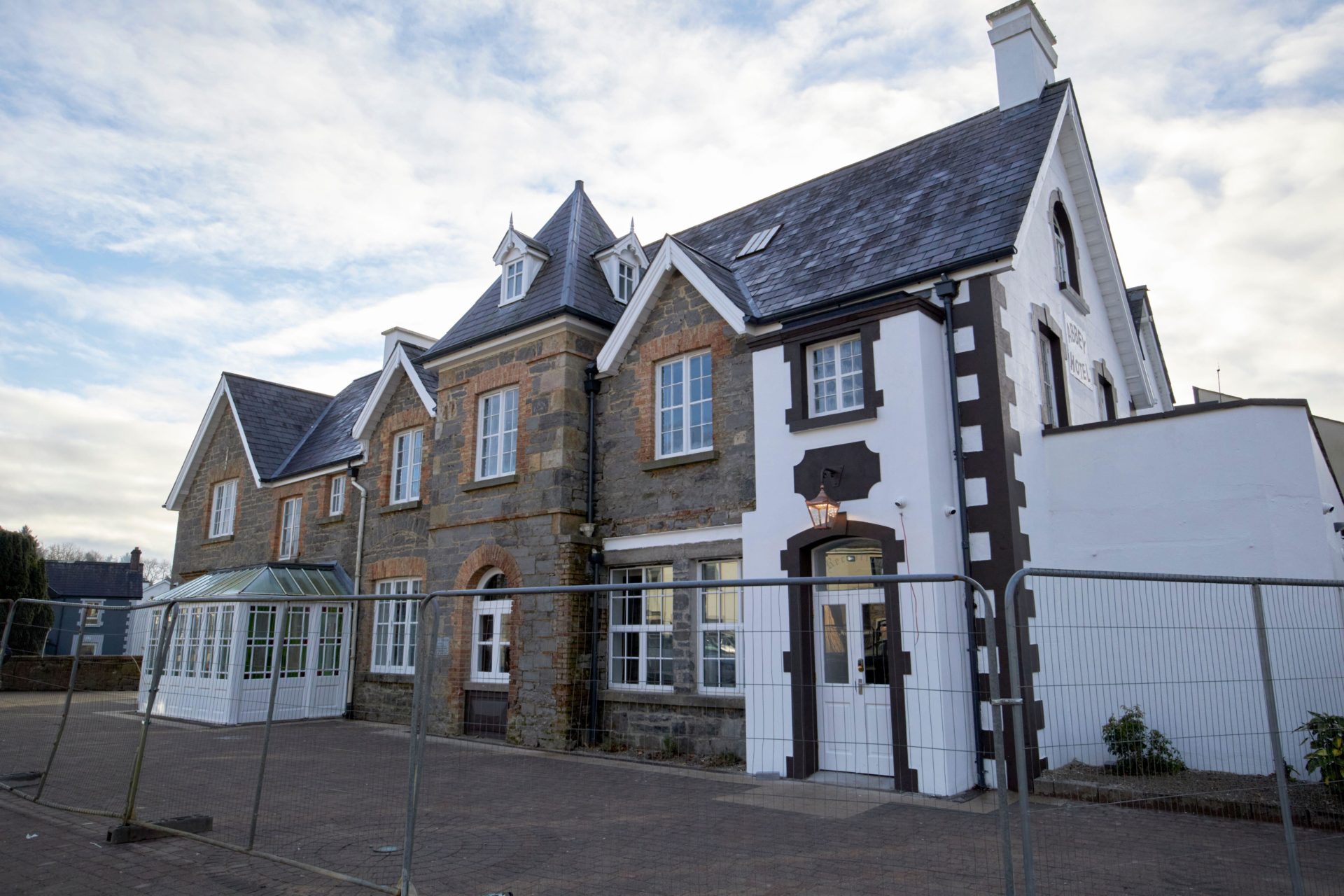 Leitrim hotel gets ‘green light’ to house 155 asylum seekers | Newstalk