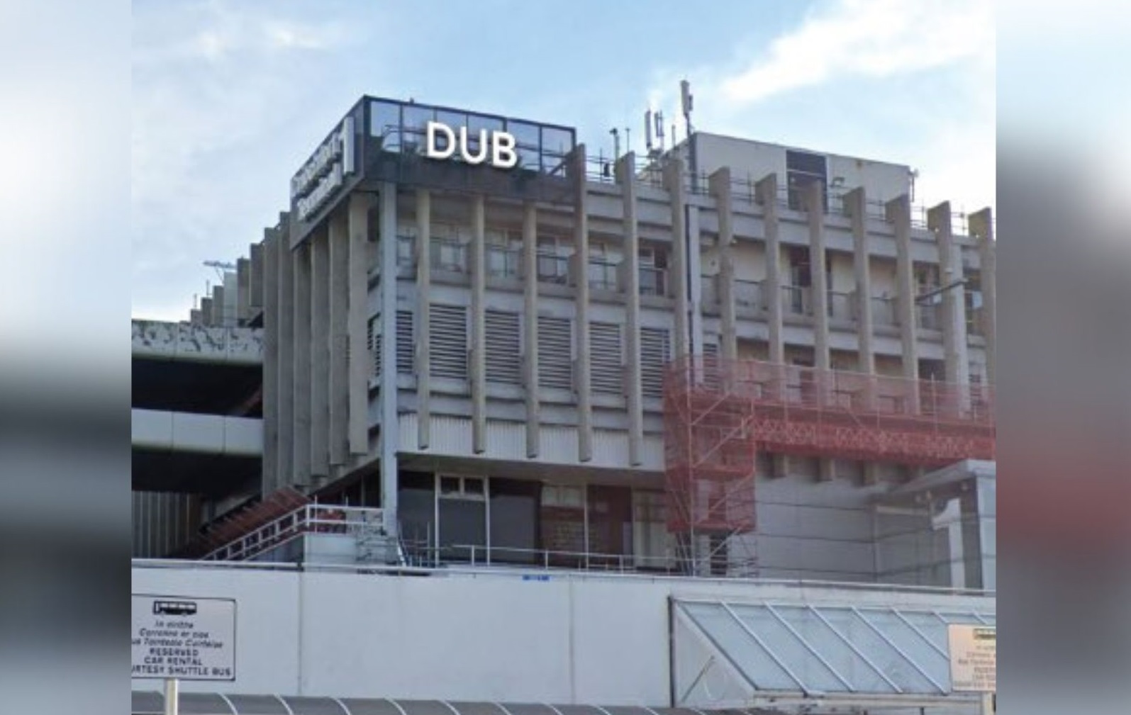 Dublin Airport Irish language sign to remain in new overhaul | Newstalk