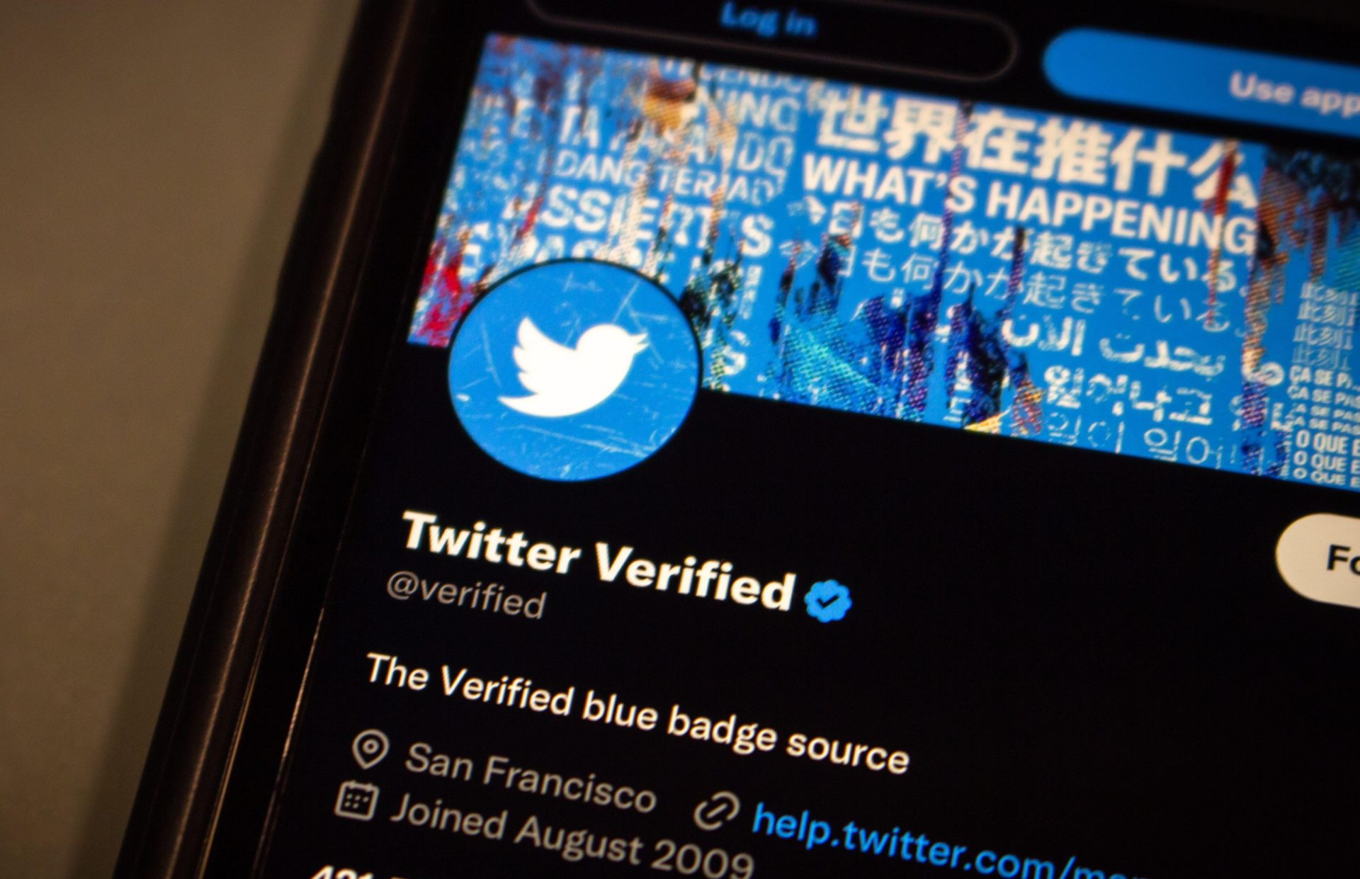Twitter 'deceives users' with blue checkmarks on accounts - EU ...